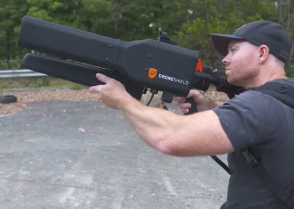 DroneGun, la pistola que aterriza drones a la fuerza