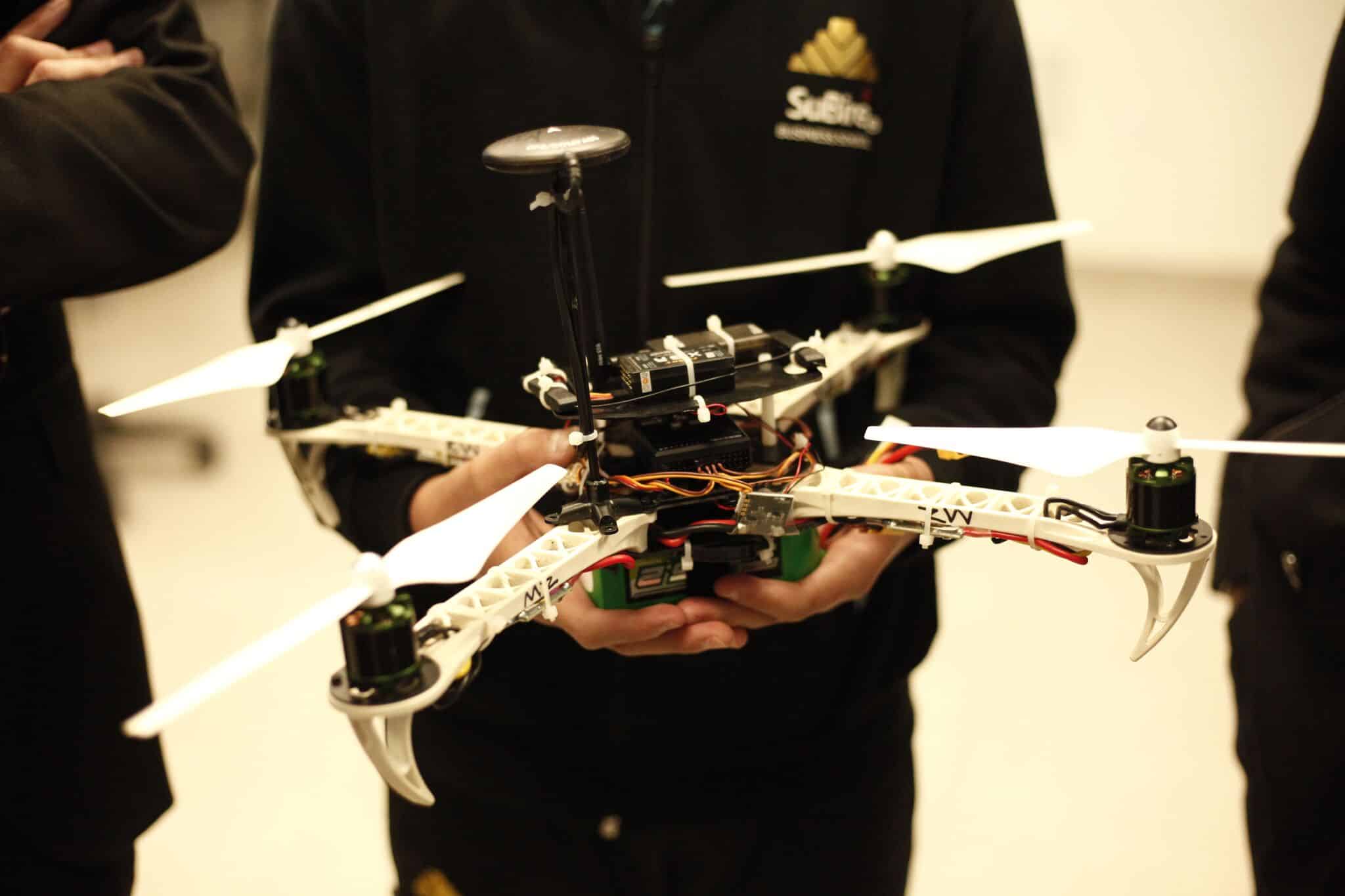 Estudiantes en México crean un drone anti bullying